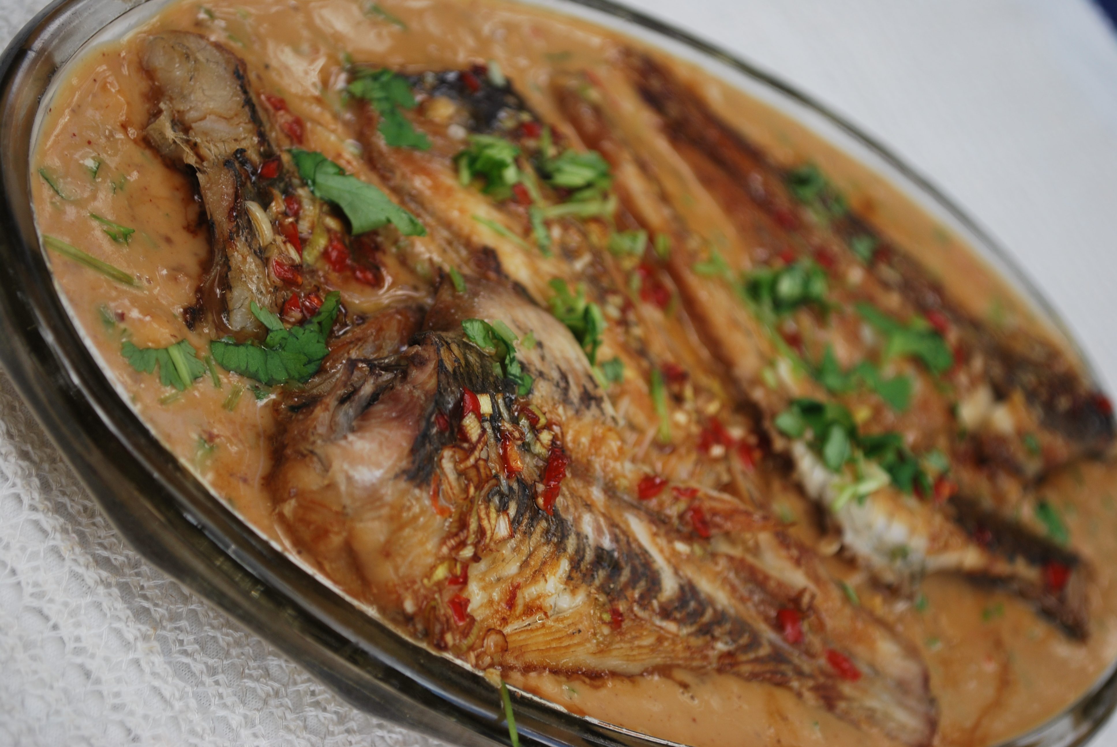 Flądra w lekko pikantnym sosie orzechowym - Dietolog